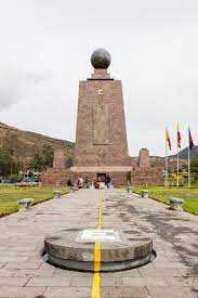La línea del Ecuador divide el planeta en dos mita..
